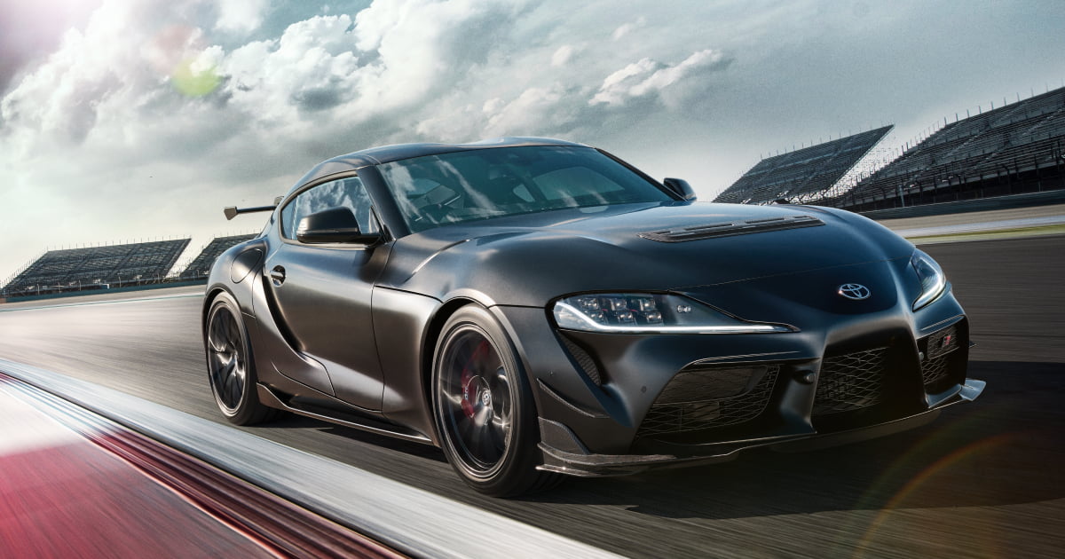 実車拝見！ 究極のA90スープラ「ファイナルエディション」はやっぱりド迫力だった【スタッフブログ】 (1/2) - Webモーターマガジン