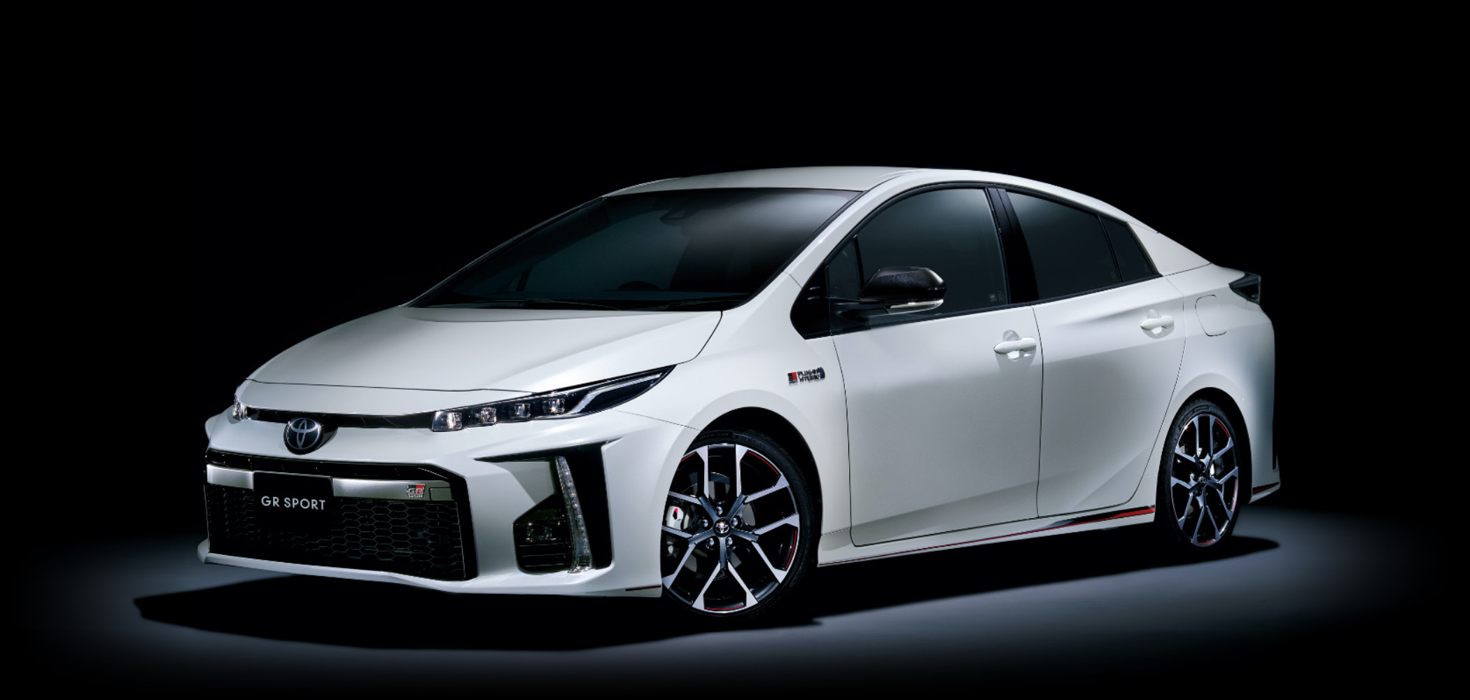 PRIUS PHV GR SPORT｜スポーティさと上質な乗り心地を両立したプリウスPHV | GR SPORTラインナップシリーズ | GR | TOYOTA GAZOO Racing